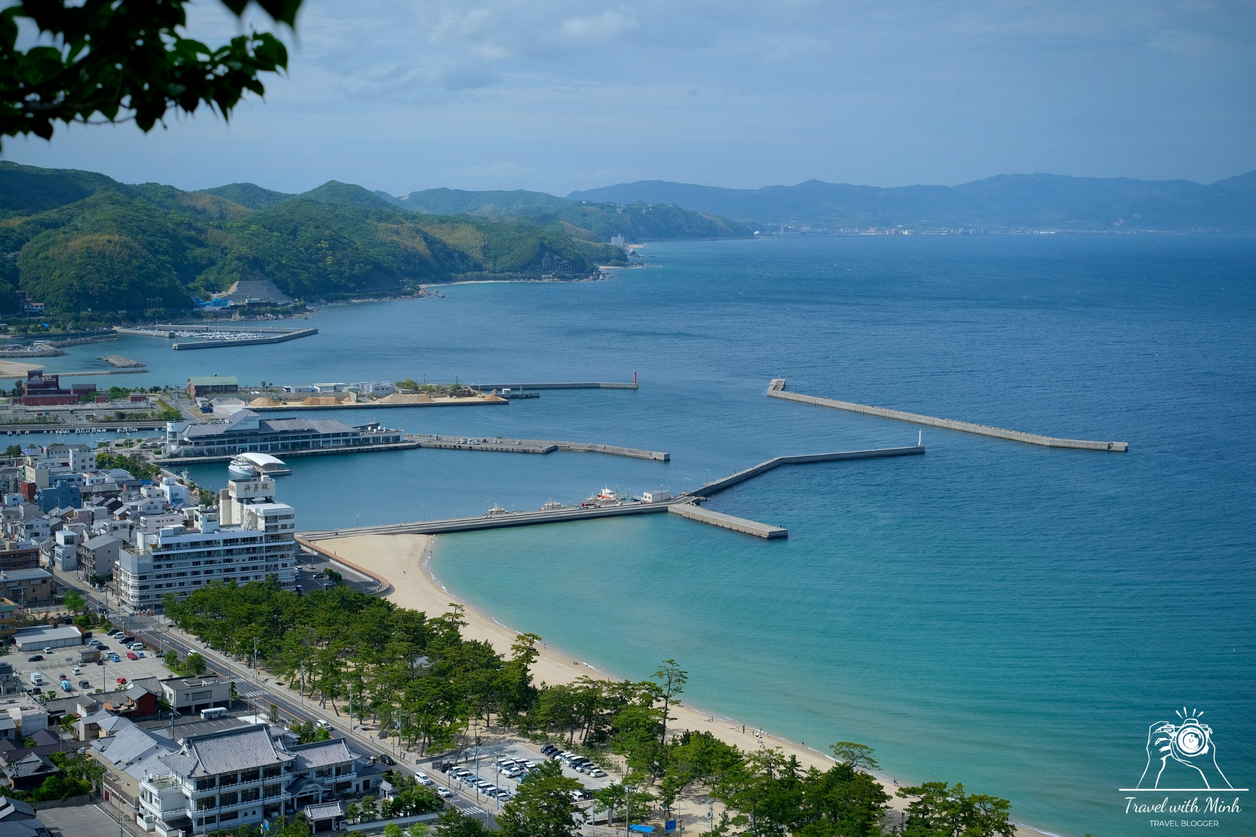 The beach is only 2 hours by train from Osaka. – Travel with Minh