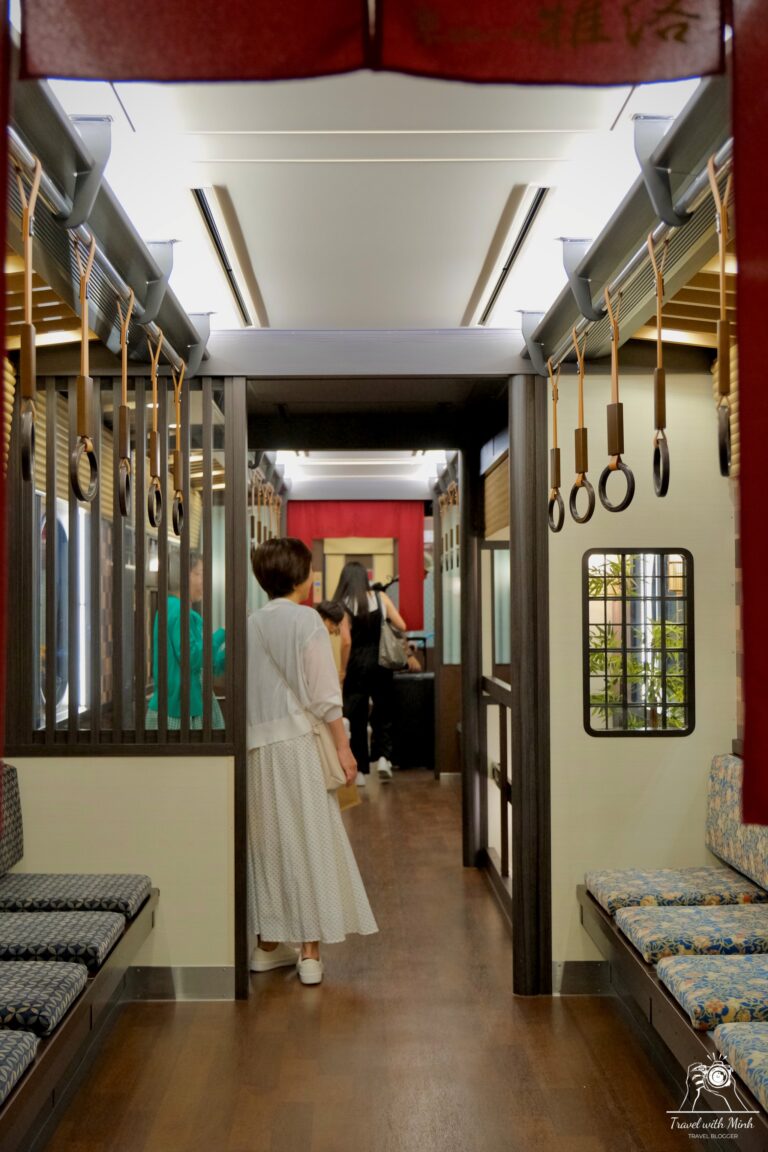 The most beautiful sightseeing train in Osaka – Kyoto – Travel with Minh