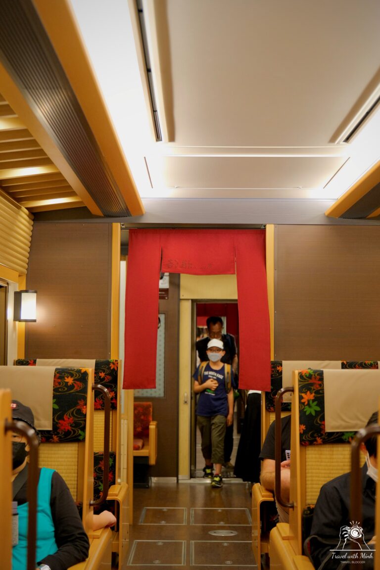 The most beautiful sightseeing train in Osaka – Kyoto – Travel with Minh